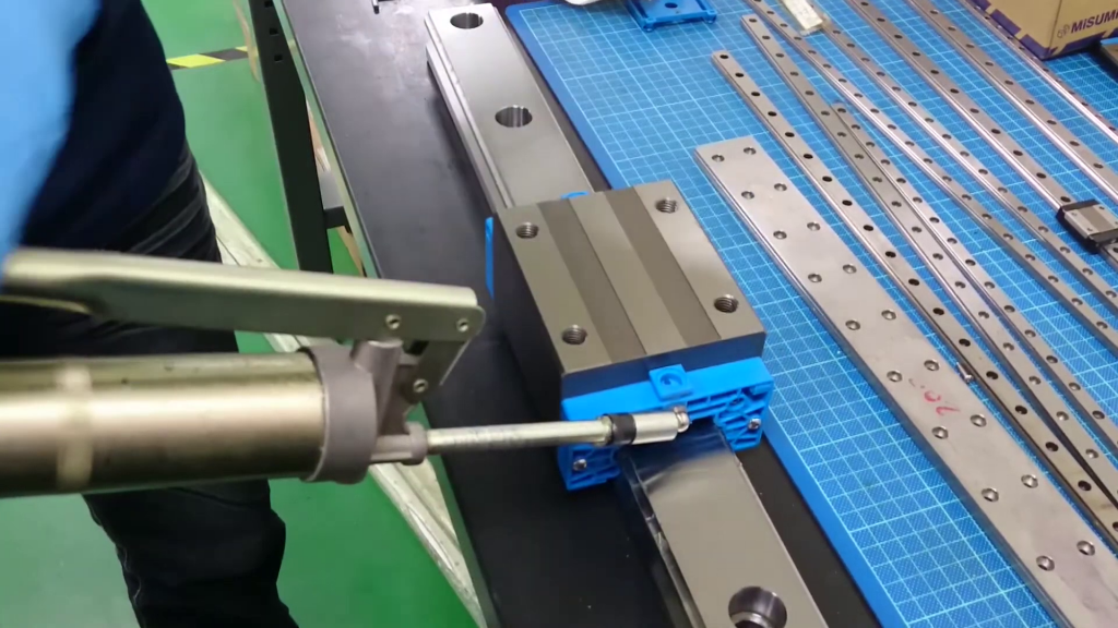 How to Pump grease into Linear Guides - Shafttech
